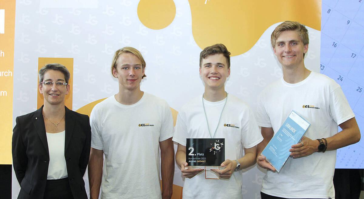 ALTANA AG honors a team of students from Oppenheim with the Special ...